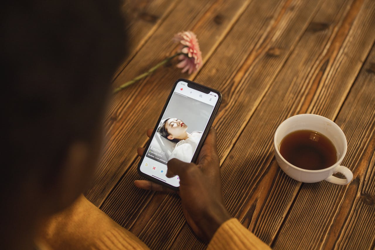 Dating Profile Tips That Actually Get Matches - Style Vanity